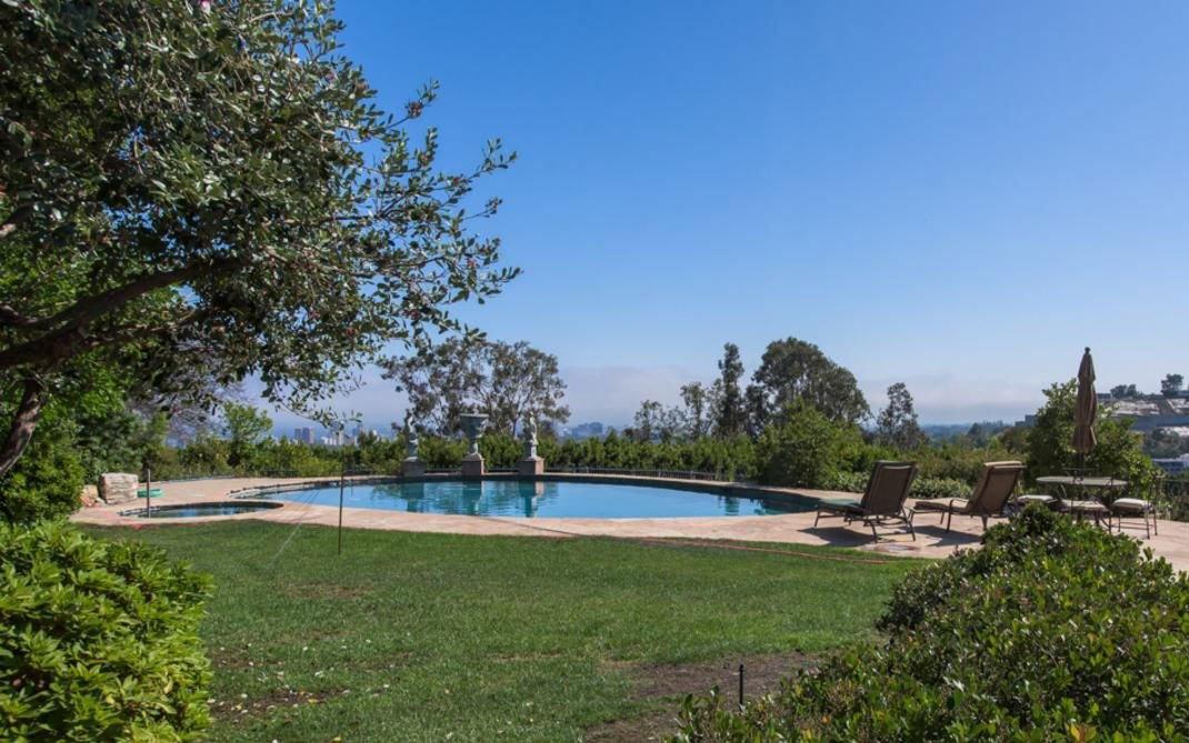 Elizabeth Taylor's Beverly Hills Mansion Price Slashed By $4 Million