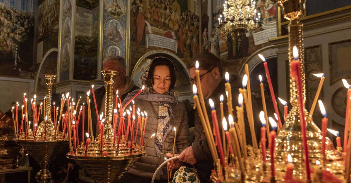 Putin Celebrates Easter Surrounded By Security Team Over Assassination ...