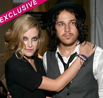 Love Is (Back) In The Air! Riley Keough & Ryan Cabrera Dating Again!