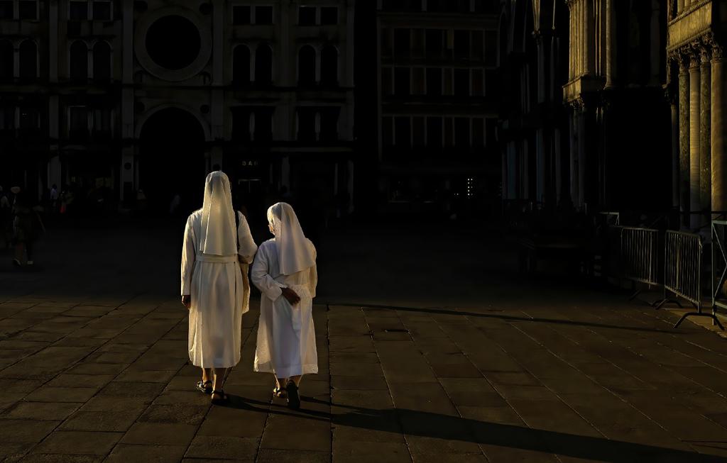 Thousands of Pilgrims Flock to See 'Miracle' Nun Whose Body Shows ...