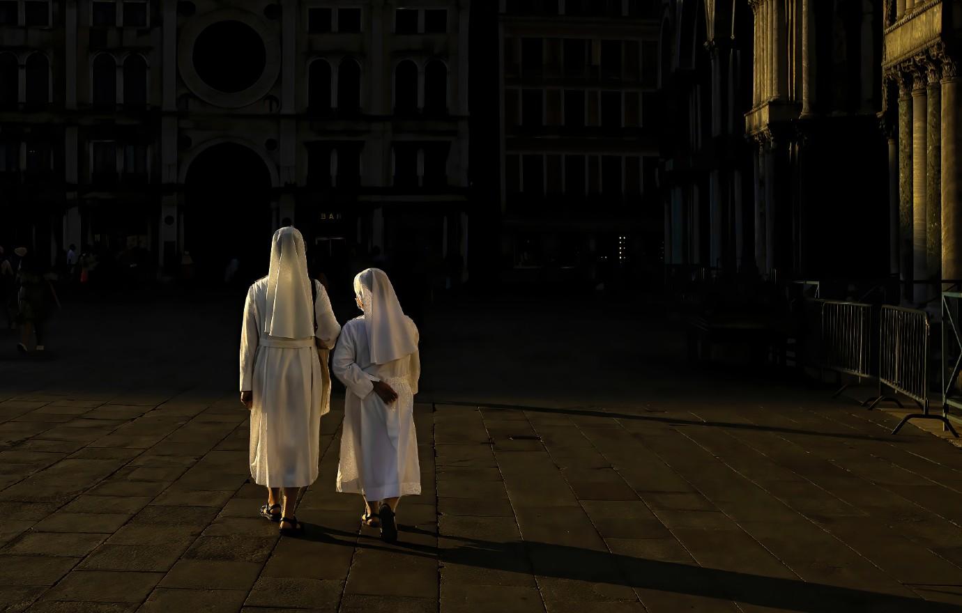 Thousands of Pilgrims Flock to See 'Miracle' Nun Whose Body Shows ...