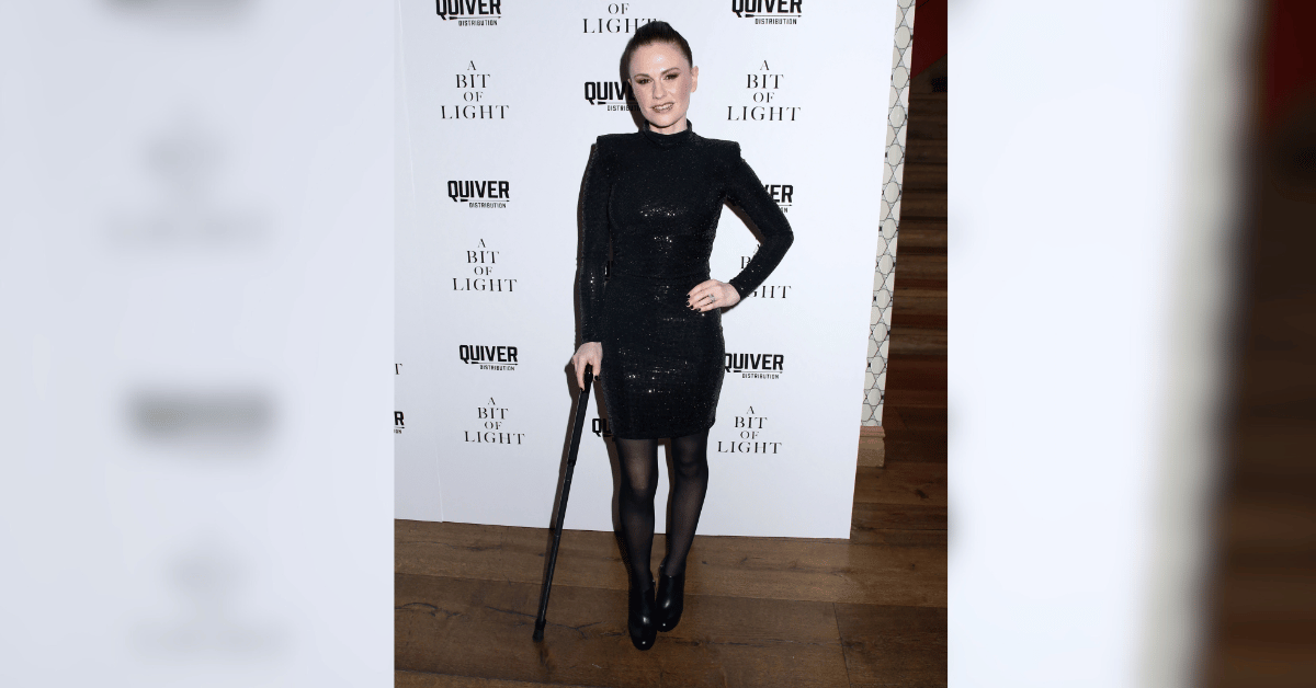 Anna Paquin Uses Cane to Walk Red Carpet at Premiere as Health Issues ...