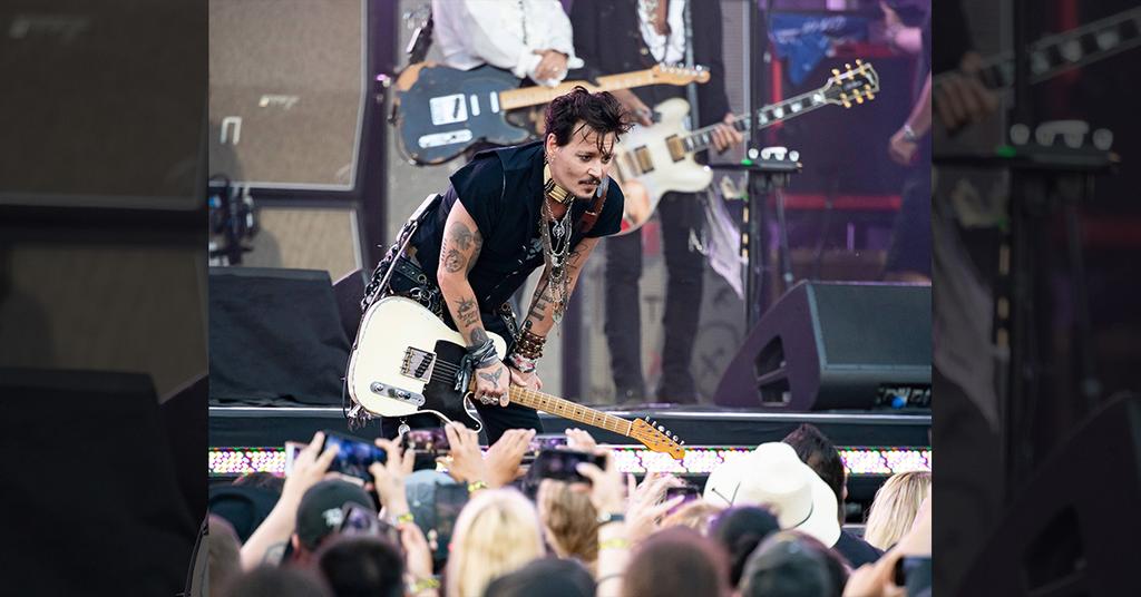 Johnny Depp Gets Standing Ovation During Second UK Show As Jury ...