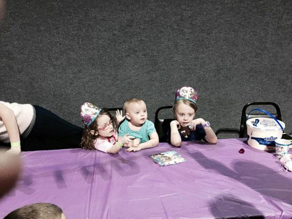 Troubled Leah Messer Throws Birthday Bash For Twin Daughters— Without ...