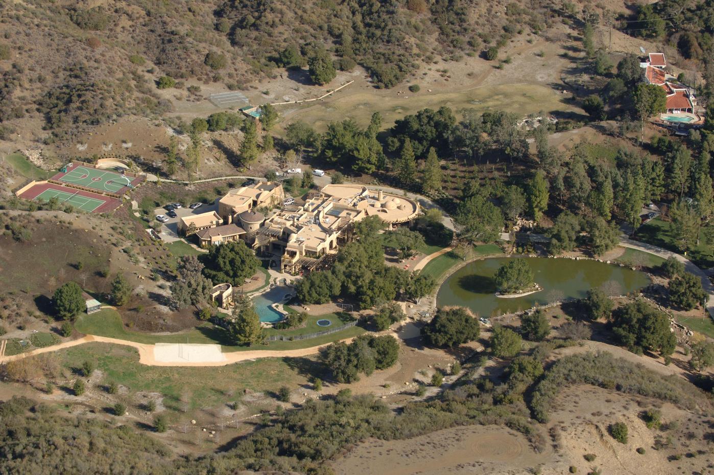 Will Smith and Jada Pinkett Smith Are Selling Their Home For $42 Million