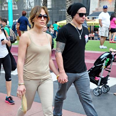 J.Lo & Casper Smart Hand-In-Hand To Ring In New Year