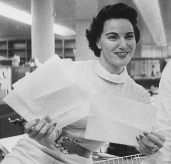 Dear Abby Creator & Legendary Advice Columnist Dead At 94