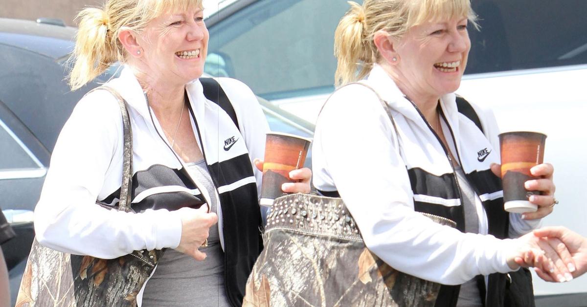 Tonya Harding Smokes Cigarette During ‘DWTS’ Practice