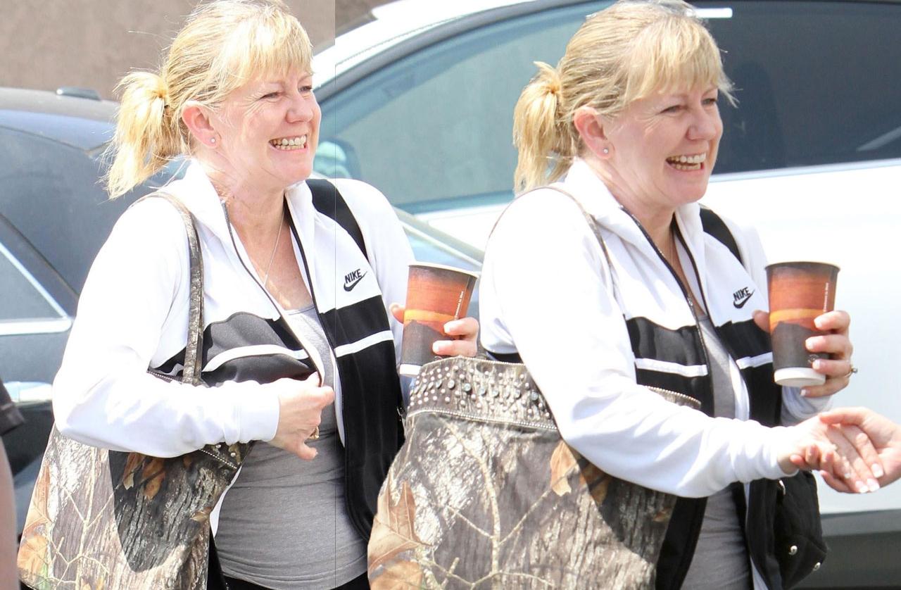 Tonya Harding Smokes Cigarette During ‘DWTS’ Practice