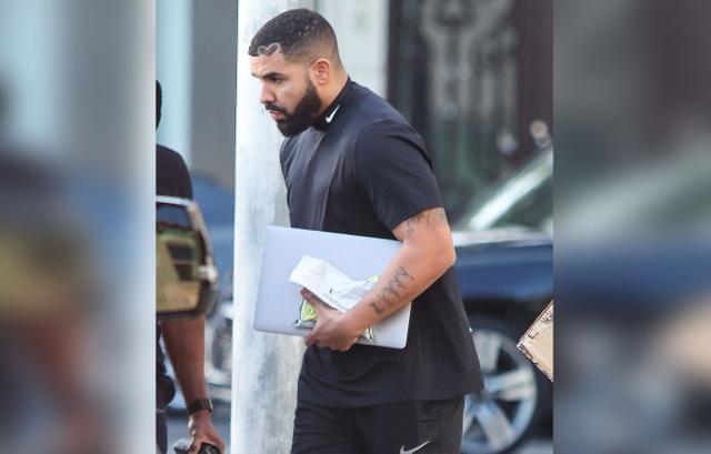 'Certified Loverboy' Drake Flexes His Giant Muscles As He Leaves LA ...