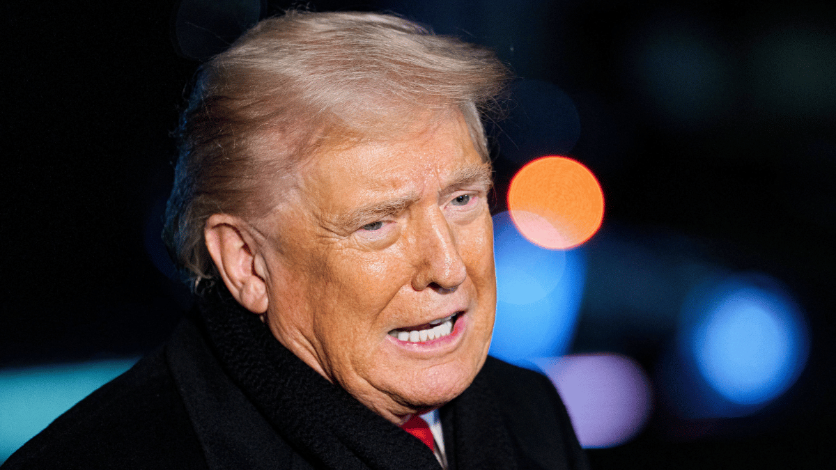 Trump Fuels Health Fears as He Struggles to Disembark Air Force One