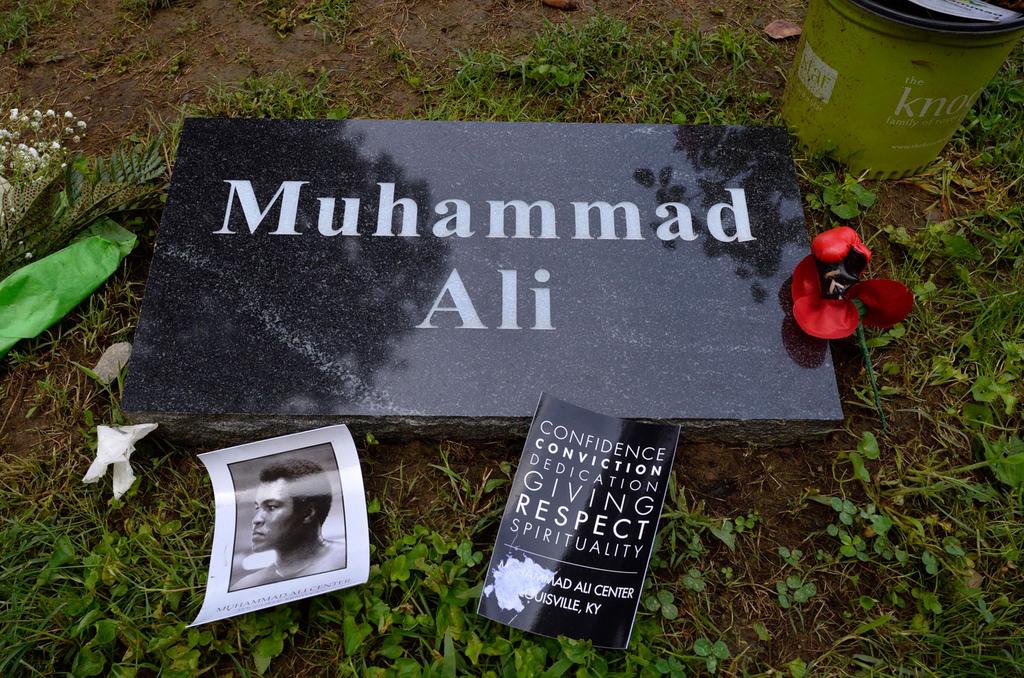 Grave Embarrassment! Muhammad Ali's Headstone Cost Less Than $500 ...