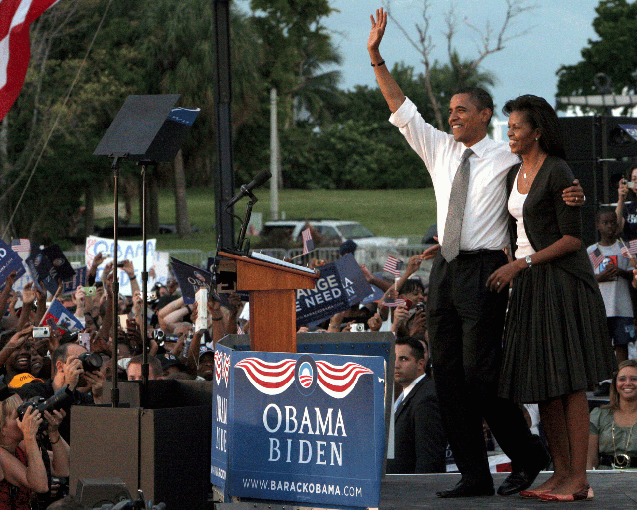 Michelle Obama Admits She 'Couldn't Stand' Barack During Early Years Of ...