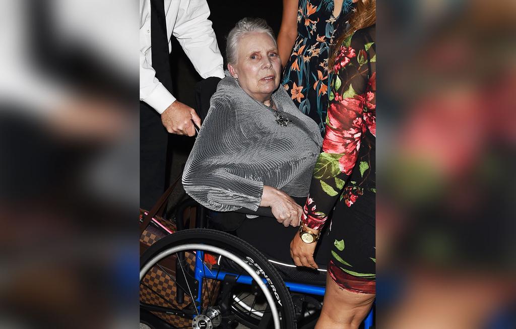 [Pics] Joni Mitchell In Wheelchair -- Singer Suffers Brain Aneurysm