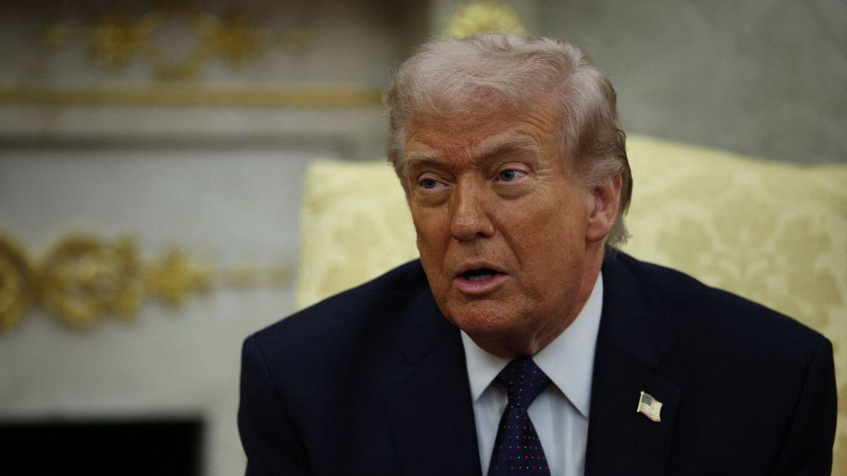 Donald Trump's Swollen Ankles on Display At Meeting With Chancellor