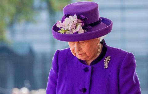 Queen Elizabeth Bows At Princess Diana's Casket In Resurfaced Video