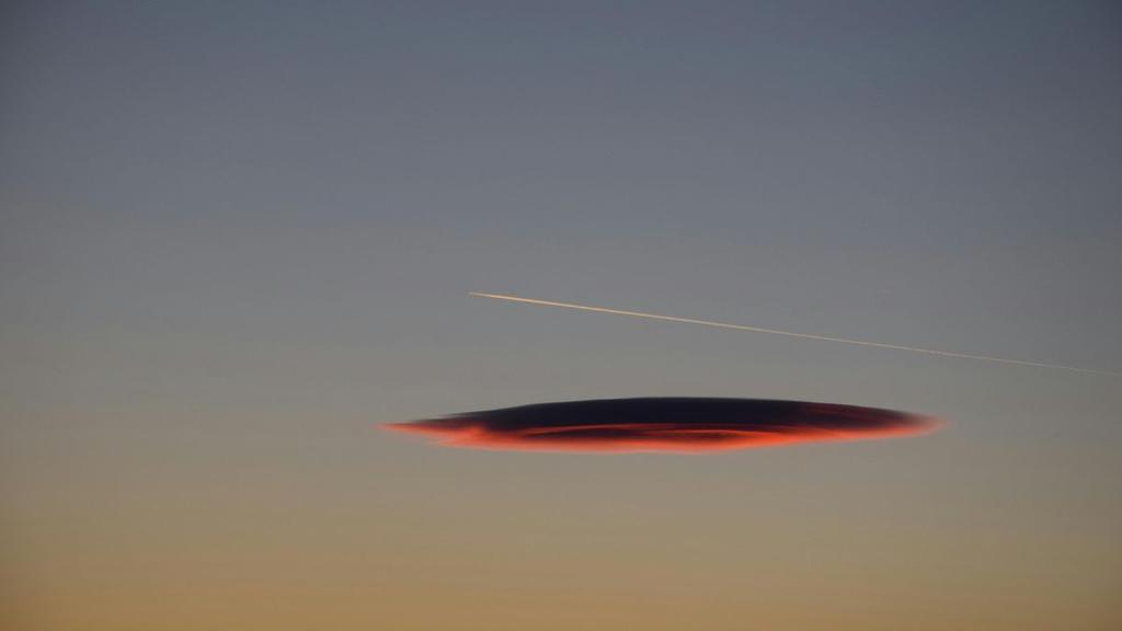Pentagon Files Reveal UFO Dogfights Amid Alien Invasion Fears