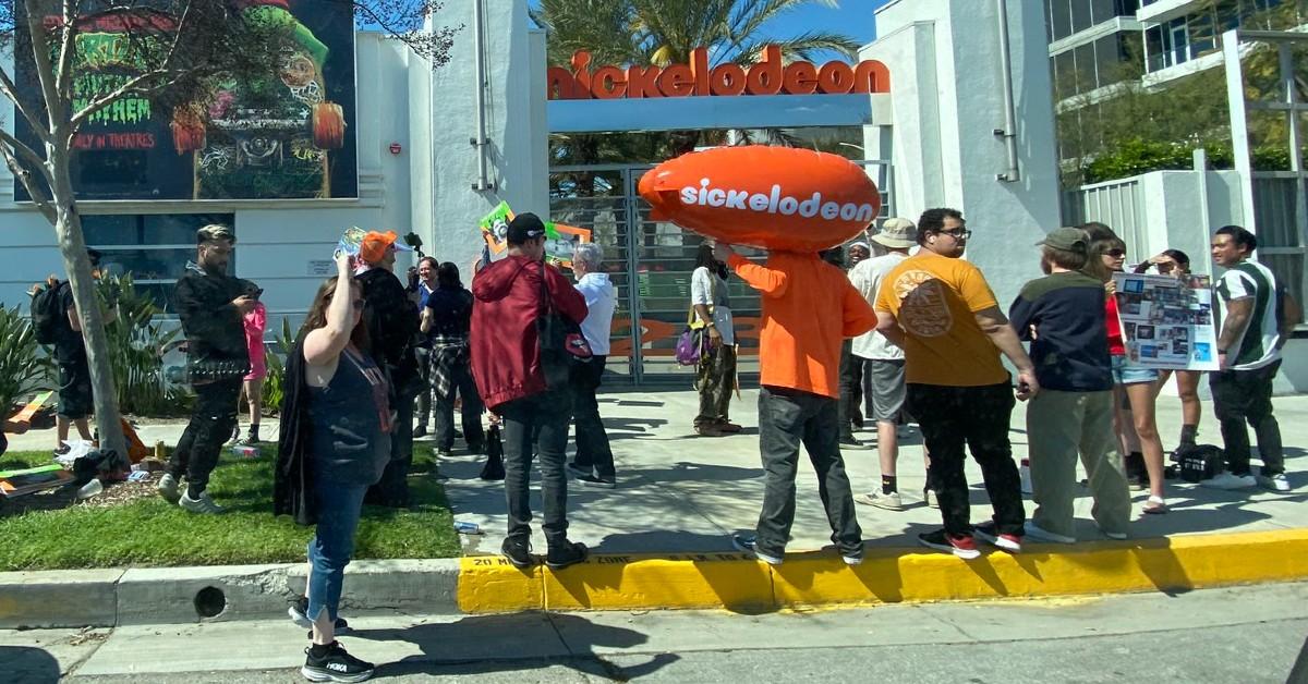 Ex-Nickelodeon Stars Protest Outside of Burbank Studios Following ...