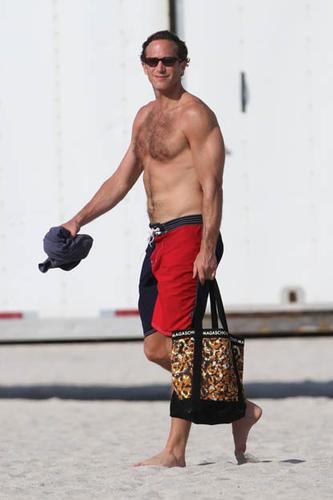 Katie Couric and Boyfriend Brooks Perlin Spend a Day at the Beach in Miami