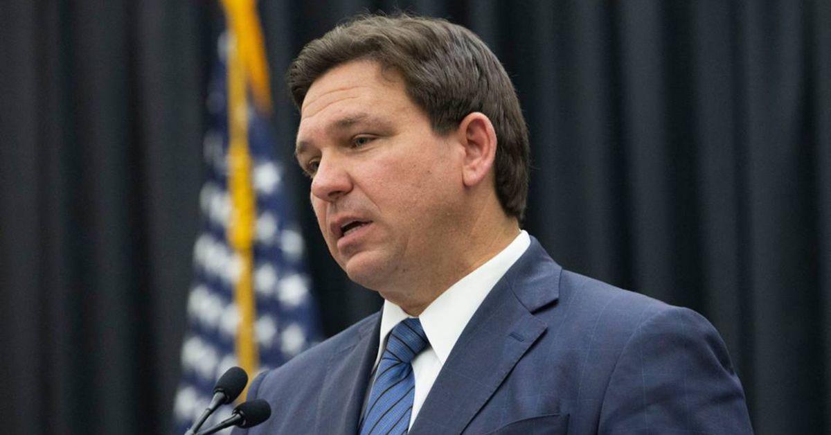 Banner Touting Ron DeSantis Passes Mar-a-Lago Before Trump 's 2024 Bid