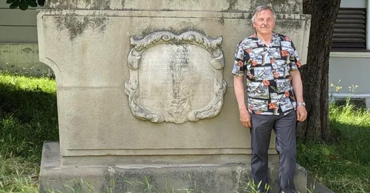 Pilot Killed in Mötley Crüe Jet Crash 'Saved Vince Neil's Girlfriend'