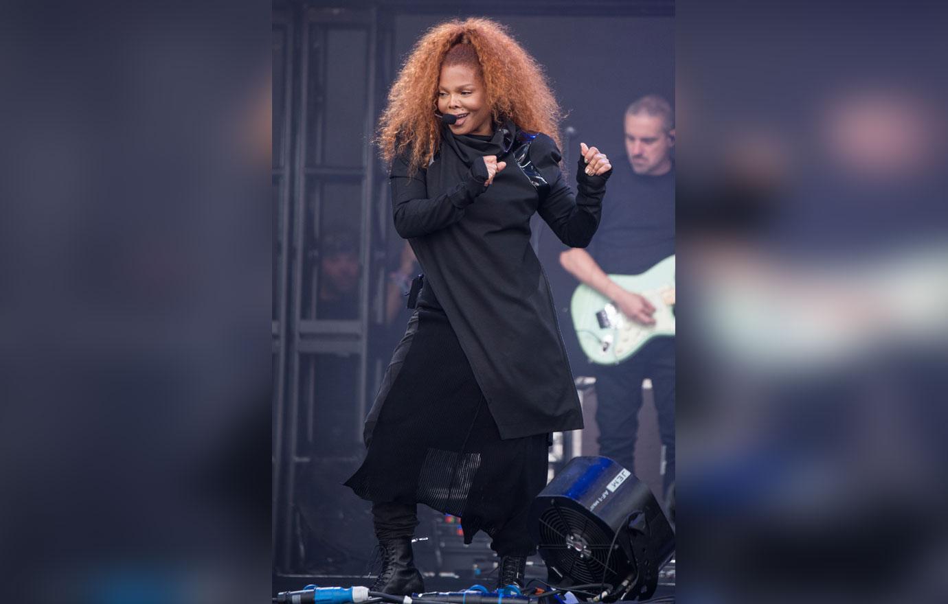 Janet Jackson Performs Amid Plastic Surgery Rumors