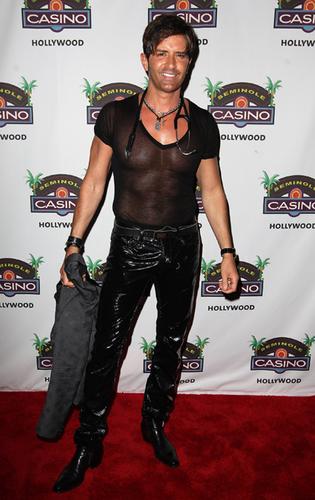 Dr. Robert Rey Shows Off Tools Of The Trade At A Fan Meet And Greet