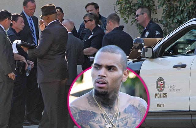 ‘Come Out Peacefully!’ Cops Slap Chris Brown With Search Warrant As ...
