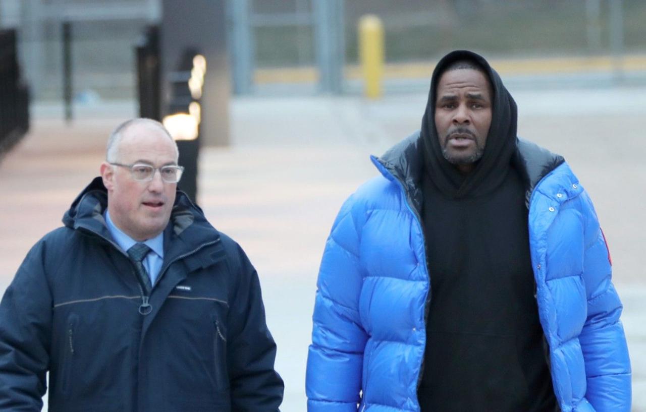 R. Kelly Experiencing Nightmares After Inmate Attacked Him In Cell ...
