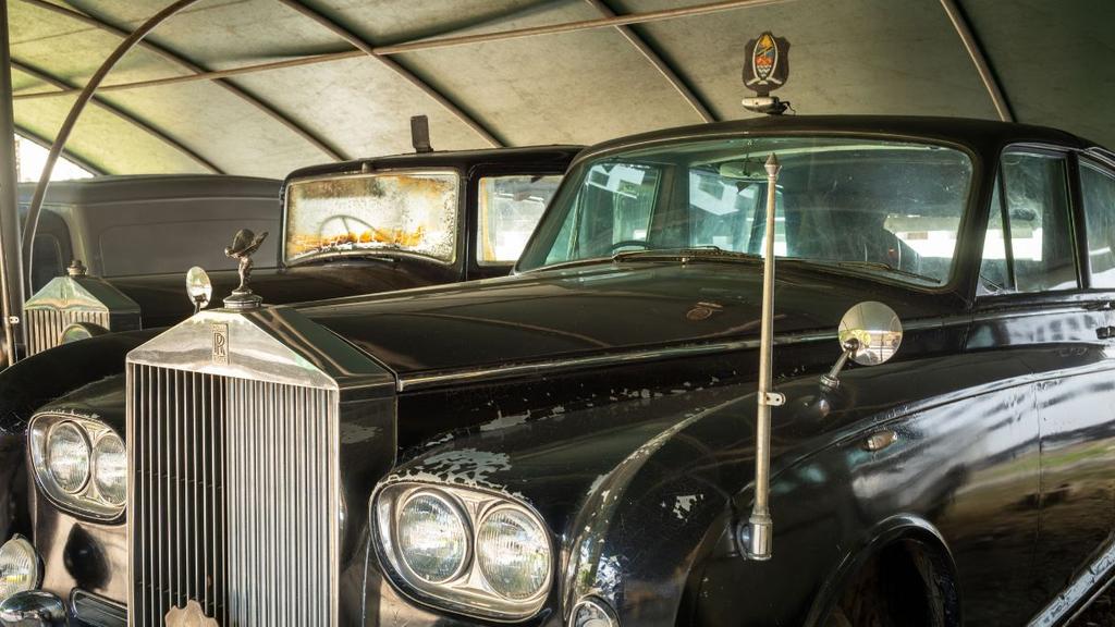 Inside the Mission to Save Queen Elizabeth's Bullet-Riddled Rolls-Royce