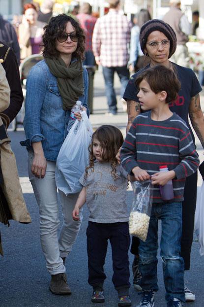 Sara Gilbert Spends The Afternoon With Kids And New Girlfriend