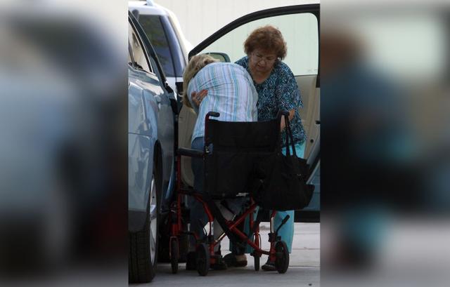 [Pics] Teri Garr Battles Multiple Sclerosis