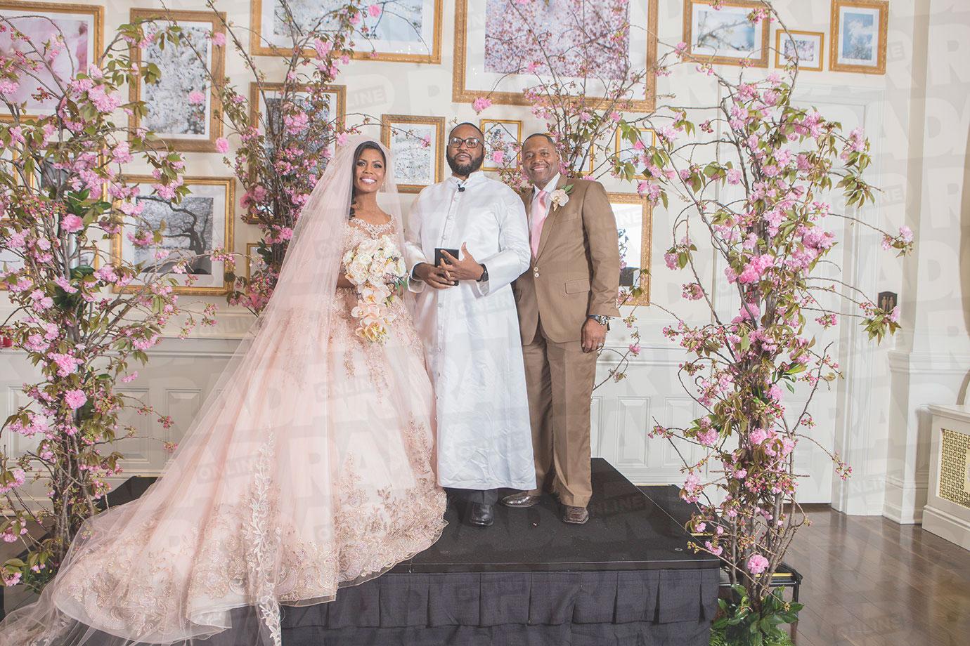[PICS] Omarosa Wedding Reception -- 'Fantastic' Day She Says In Pink ...