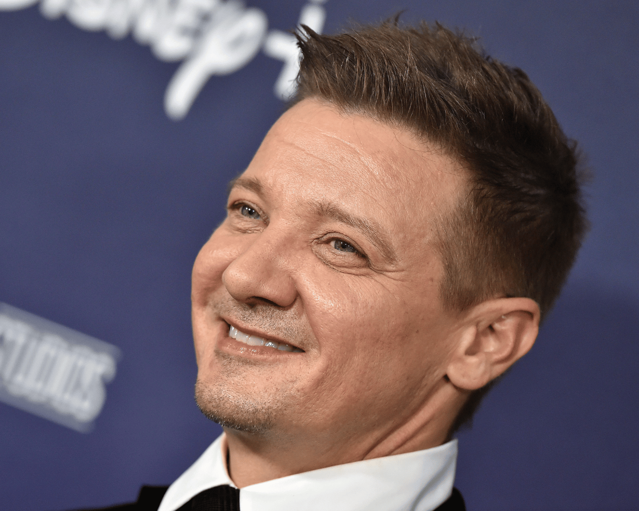 Gerard Butler's Text To Jeremy Renner After Snowplow Accident Revealed