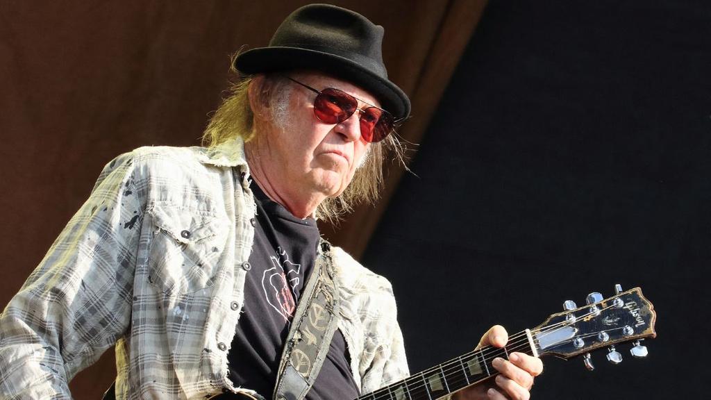Neil Young Death Fears Erupt After Ailing Star Axes Entire Tour