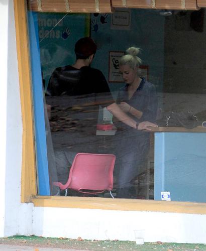 Stefani's Ex-Nanny Seen Working Happily After Rocker Gavin Rossdale ...