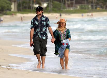 Jessica Simpson And Eric Johnson On The Beach In Hawaii
