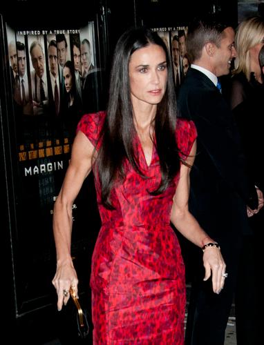 Sun’s Out Guns Out! Female Celebs Show Off Their Muscular Arms & Bodies