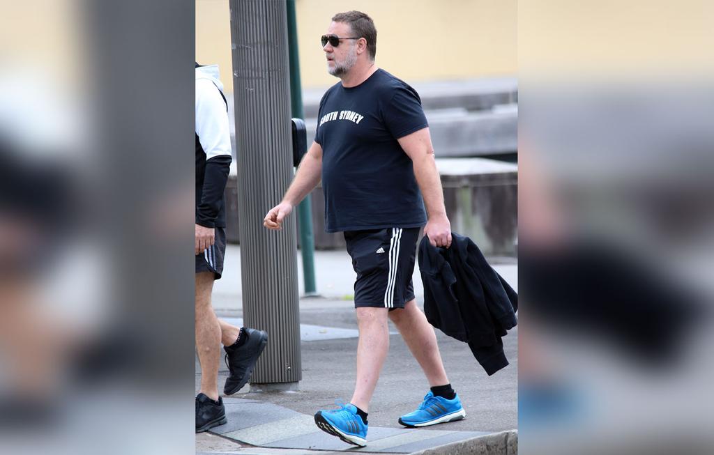 [PICS] Russell Crowe Weight Gain -- Actor Looks Fat At The Gym