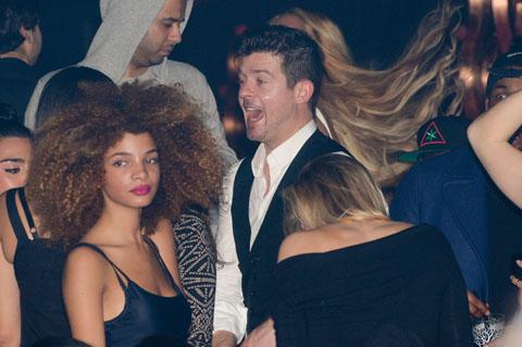 Robin Gets In The Thicke Of It With A Mystery Woman