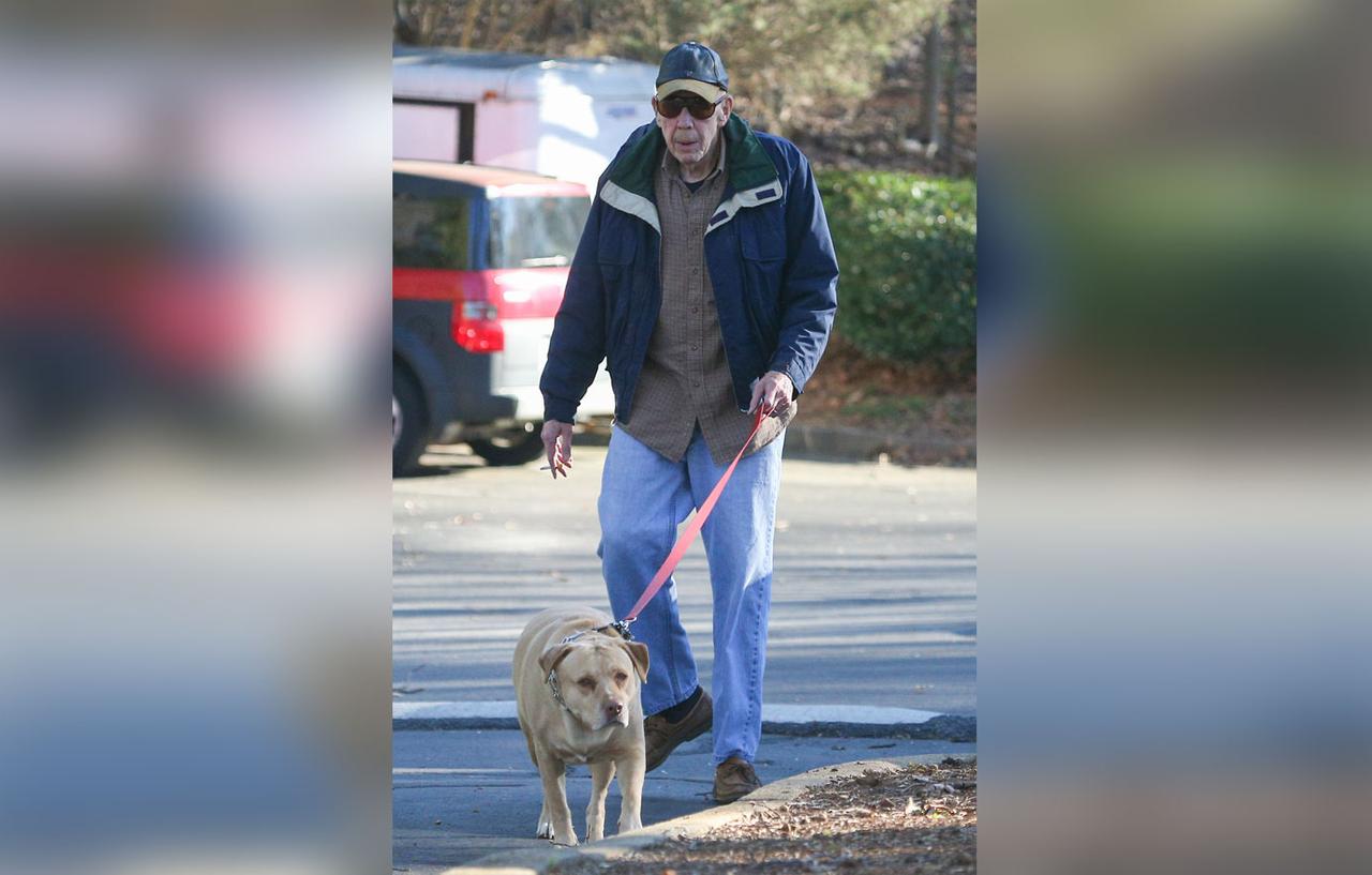 [Pics] Julia Robert Ignores Stepfather Michael Motes Gay Wedding