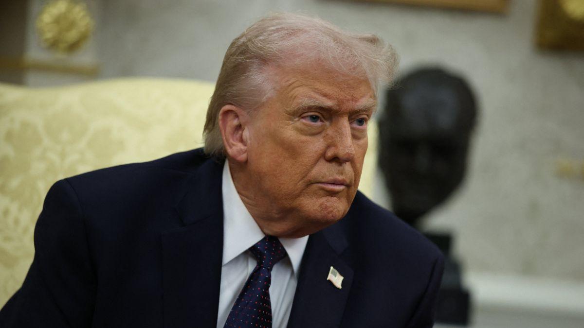 Donald Trump's Swollen Ankles on Display At Meeting With Chancellor