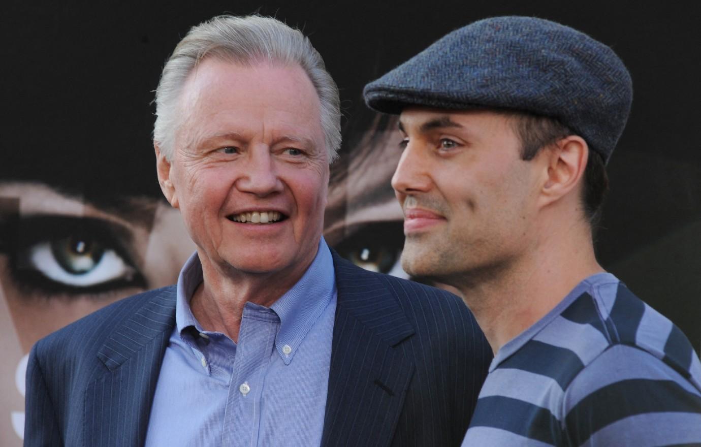 Angelina Jolie Cut Ties With Estranged Father Jon Voight and Brother ...