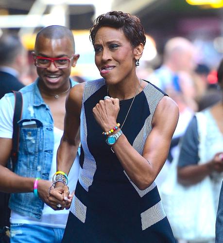 Sun’s Out Guns Out! Female Celebs Show Off Their Muscular Arms & Bodies