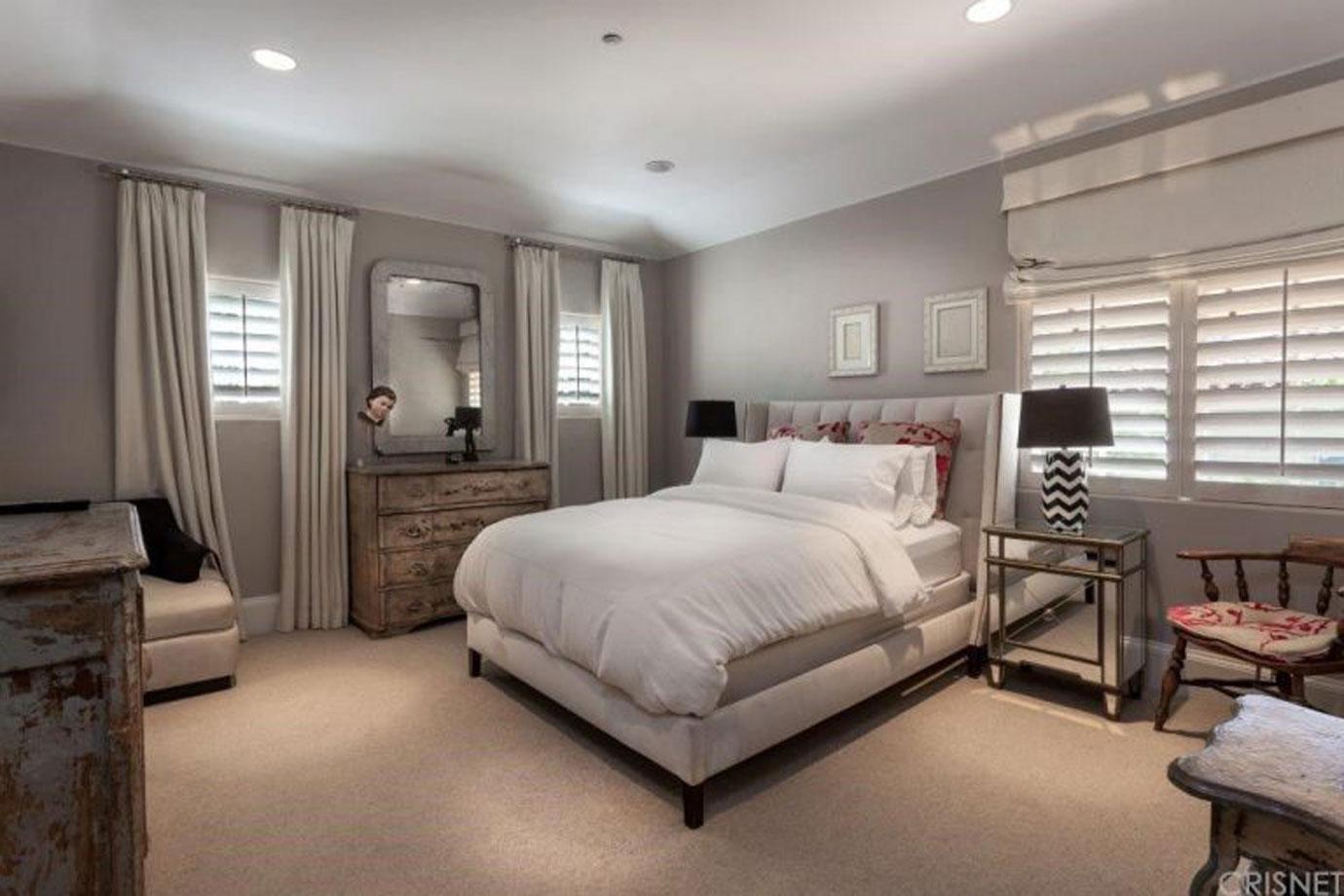 Charlie Sheen Sells Beverly Hills Home For 10 Million