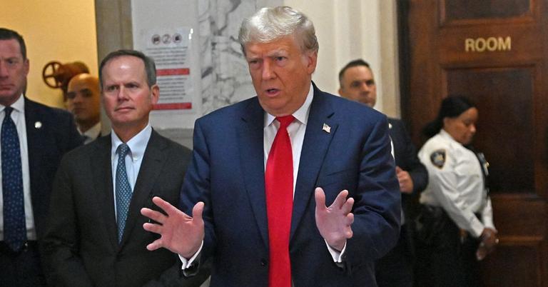 Donald Trump Attacks Director Chris Columbus Over 'Home Alone 2' Cameo