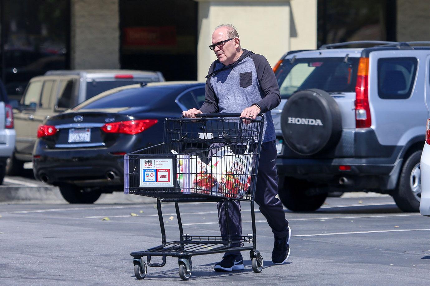 Jennifer Lopez Dad David Lopez Gives Money To Scientology