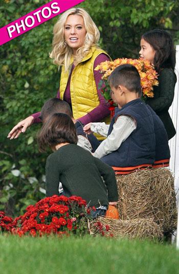 Kate Gosselin (Plus 8!) Pose For Halloween Photos