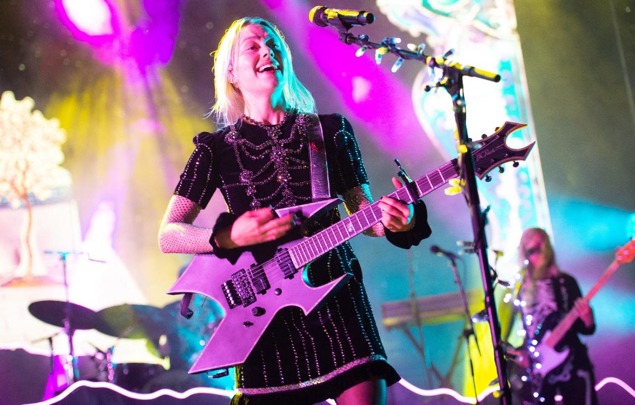 Singer Phoebe Bridgers Accuses Music Producer Of Leaking Confidential ...