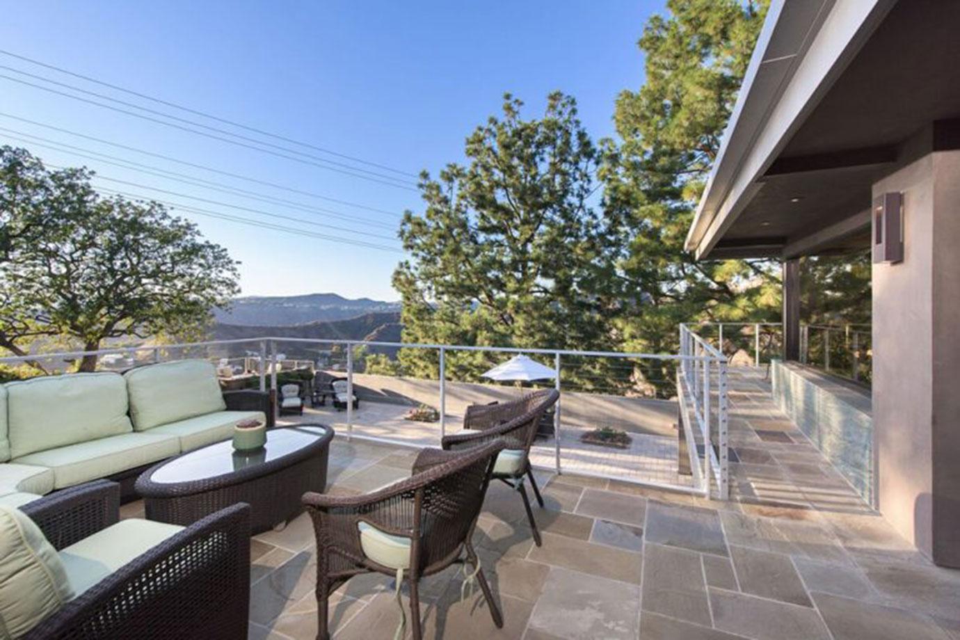 Jane Fonda Sells Beverly Hills Mansion